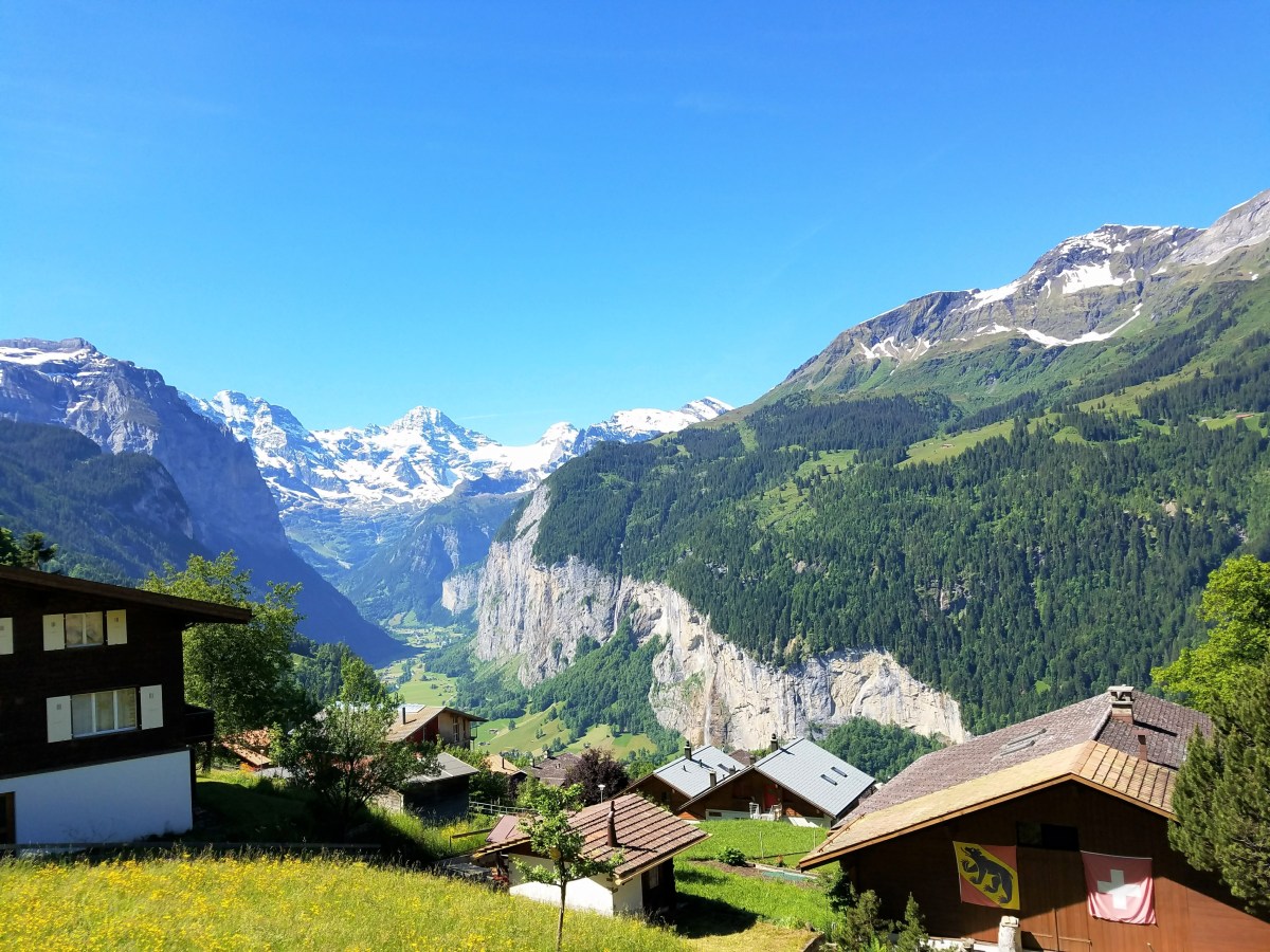 Hike from Wengen to Lauterbrunnen, Switzerland